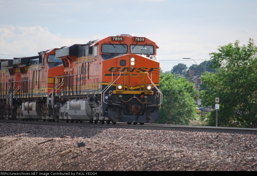 BNSF 7859 leads a Z-Train east towards Winslow, Az. in this late afternoon shot.